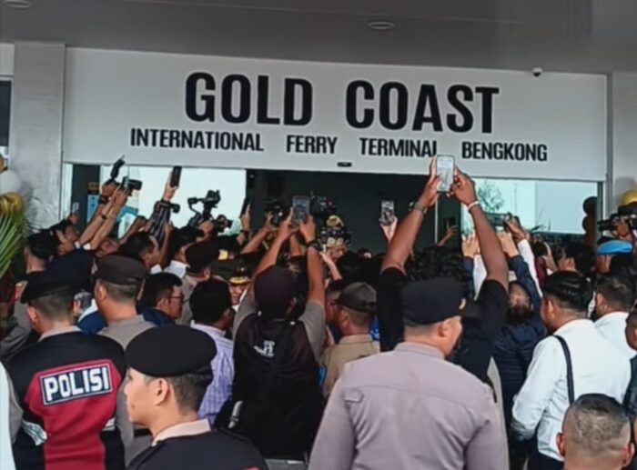 Menko AHY Resmikan Terminal Ferry Internasional Gold Coast Bengkong ...